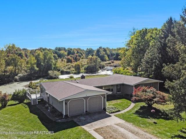 1226 E Round Lake Rd, DeWitt, MI 48820