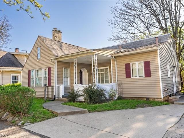 1226 Ford Ct NW, Canton, OH 44708