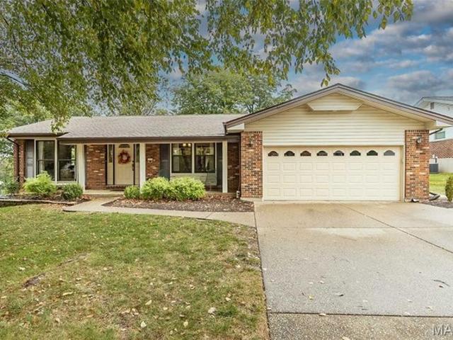 1226 Hyannis Dr, Saint Louis, MO 63146