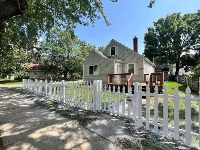 1226 Hawthorne Drive, Waterloo, IA 50702 652104730