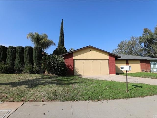 1226 Sunkist Cir, Corona, CA 92882