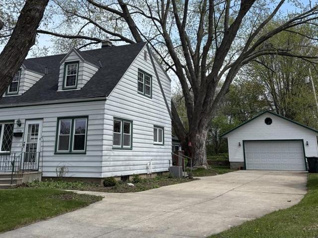 1226 S 104th St, West Allis, WI 53214