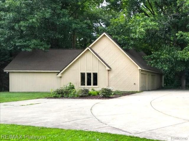 12273 Pinebrook Lane