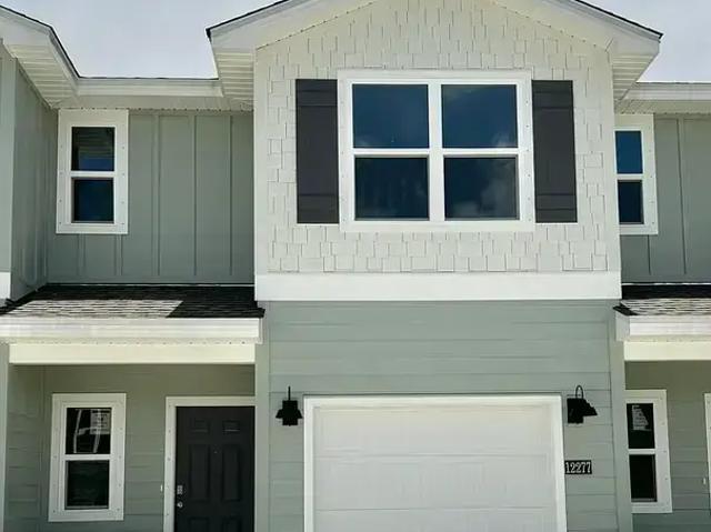 12277 Sinclair Dr, 3 beds, 2 full and 1 half baths