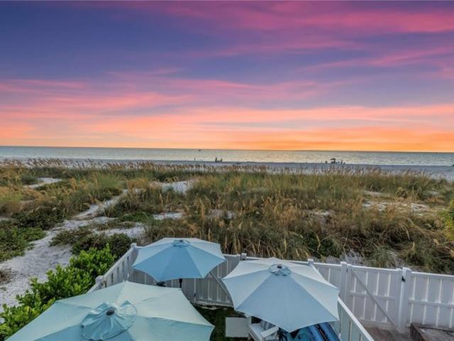 12274 1st St W Apt 4, Treasure Island, FL 33706