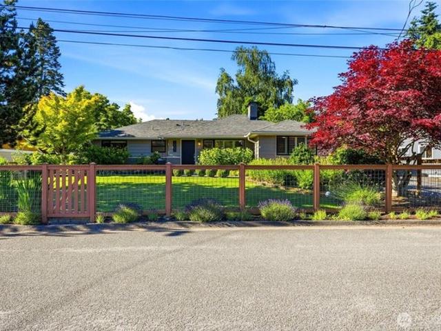 1227 NW 120th St, Seattle, WA 98177