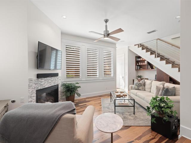 1227 Newning Ave # 10