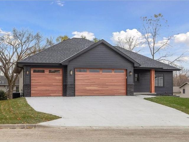 1227 Bellflower Ln, Owatonna, MN 55060