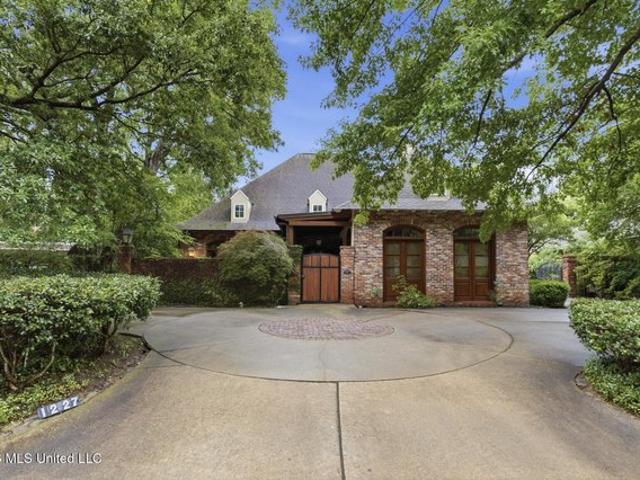 1227 Belvoir Pl, Jackson, MS 39202