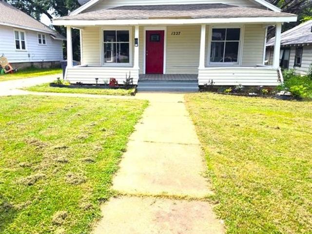 1227 E 11th St, Shawnee, OK 74801