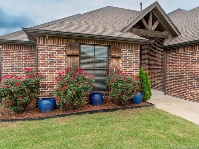 1227 E 133rd Pl, Glenpool, OK 74033