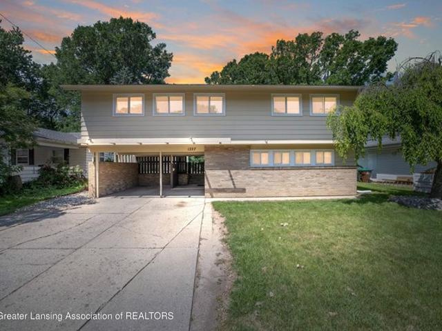 1227 Kimberly Dr, Lansing, MI 48912