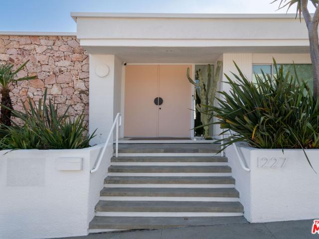 1227 Tellem Dr, Pacific Palisades, CA 90272 | MLS #25614 | Compass