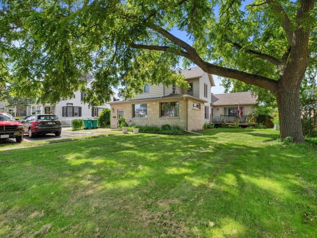 1228 Main St