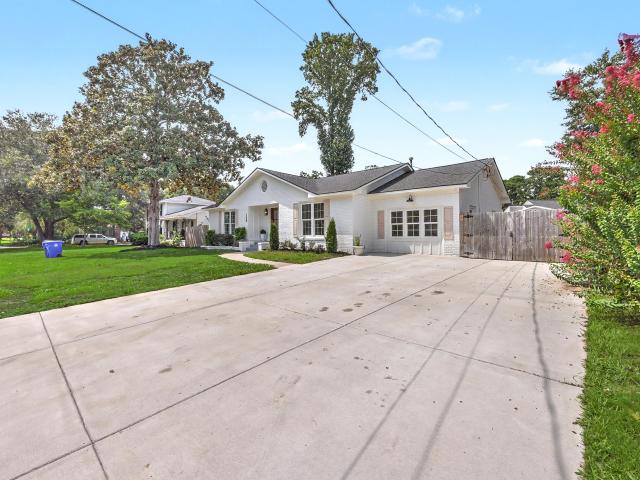 1228 Oakcrest Drive