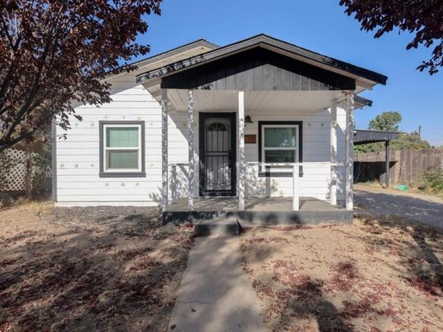 1228 C St, Reedley, CA 93654