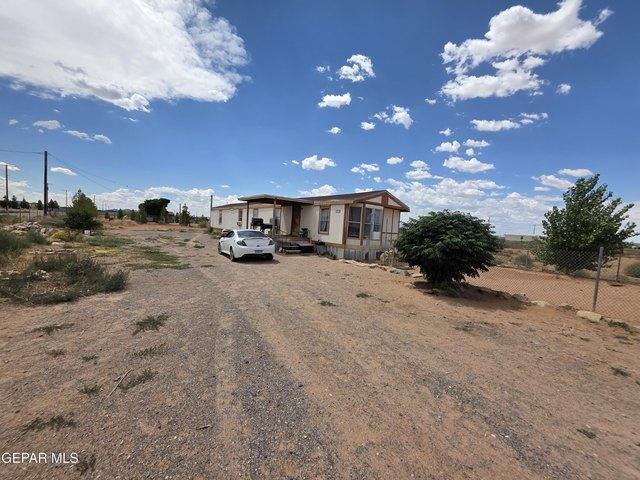 1228 Camino Real Dr, Chaparral, NM 88081