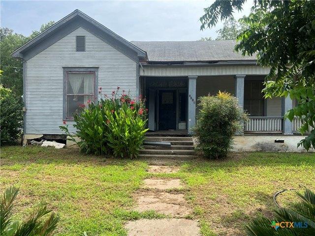1228 Saint Peter St, Gonzales, TX 78629