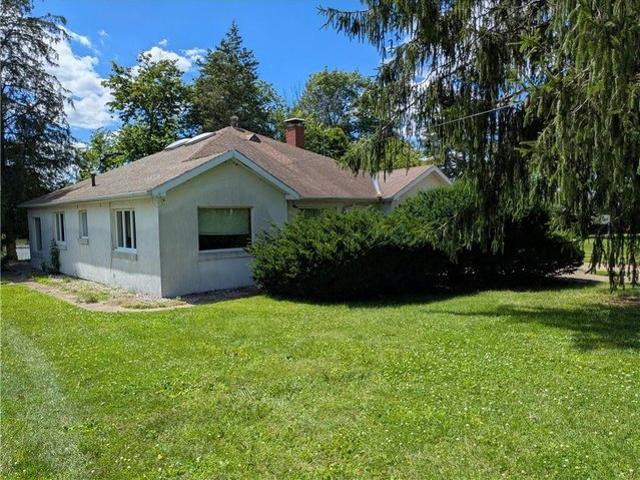 1229 N High St, Paris, IL 61944
