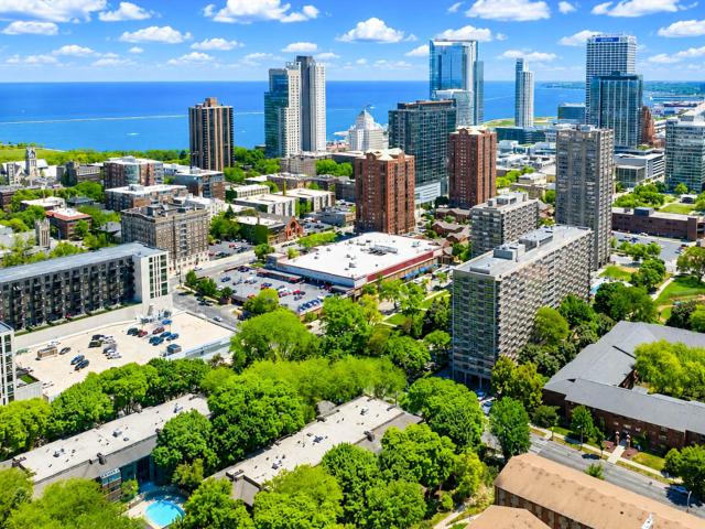1229 N Jackson St, Unit 301