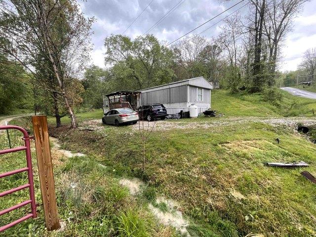 1229 Black Leg Rd, Rush, KY 41168