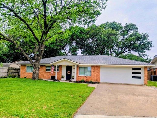 1229 Brookside Dr, Hurst, TX 76053
