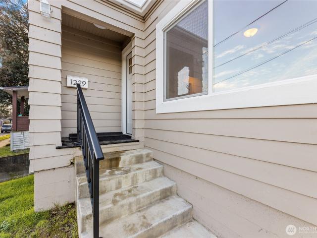 1229 Broadway Ave