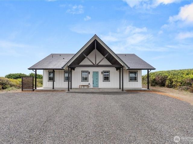 1229 Channel Ave SW, Ocean Shores, WA 98569