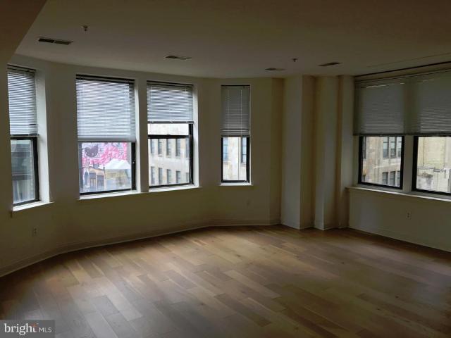 1229 Chestnut Street # B06