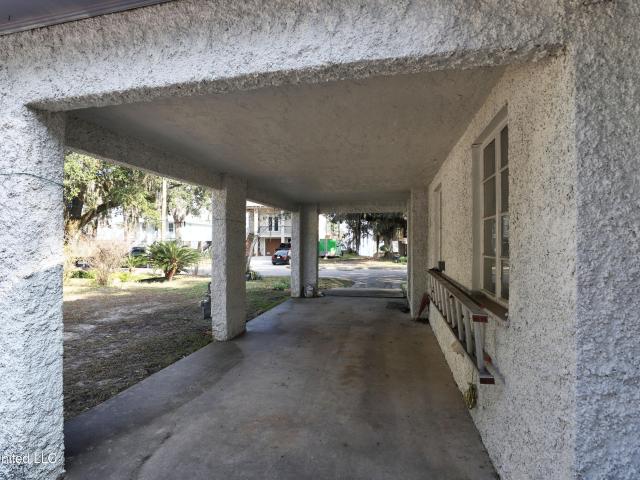 1229 Kensington Drive