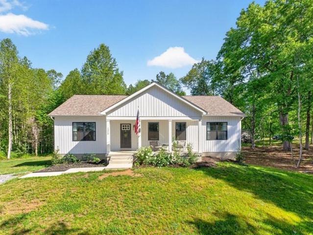 1229 Peach Grove Rd, Louisa, VA 23093