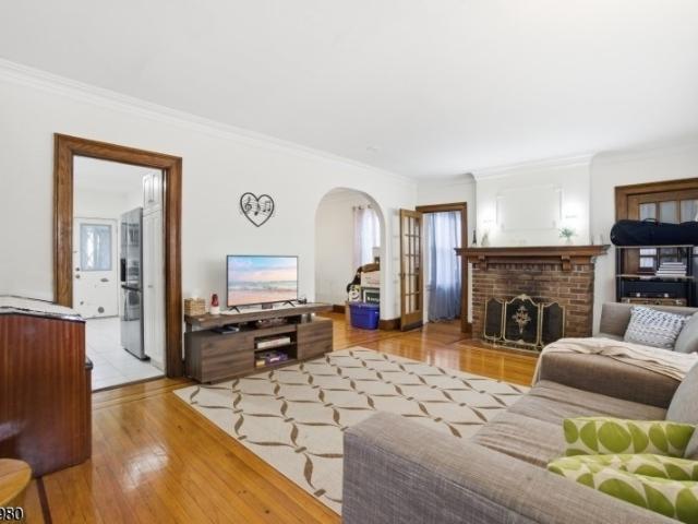 1229 Robert St