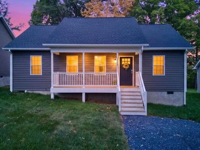1229 S Jackson Ave, Waynesboro, VA 22980
