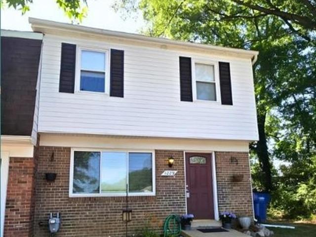 1229 Thomas Jefferson Pl, Fredericksburg, VA 22405