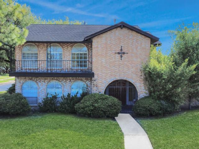 12203 Wrenthorpe Dr, Houston, TX 77031 | MLS #72914 | Compass
