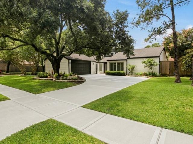 12203 Meadow Lake Dr, Houston, TX 77077