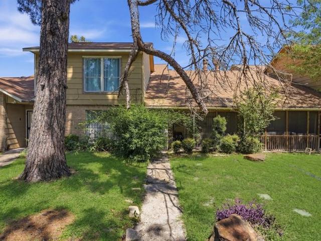 12207 W Village Dr Unit B, Houston, TX 77039