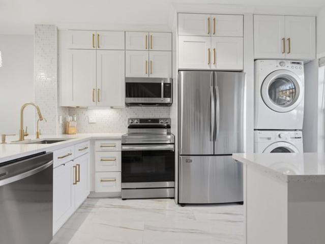 12207 SW 6th St, Pembroke Pines, FL 33025
