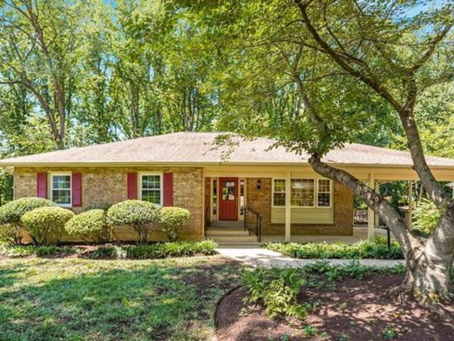 12204 Harbor Dr, Woodbridge, VA 22192