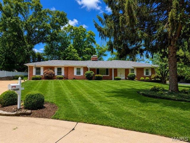 12205 Renwick Dr, Saint Louis, MO 63128