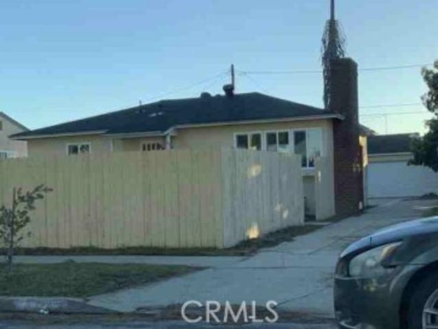 12208 Compton