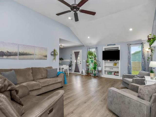 12209 N Pomona Lane