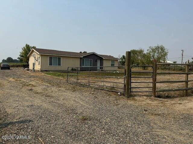 1220 Maple Grove Rd, Sunnyside, WA 98944