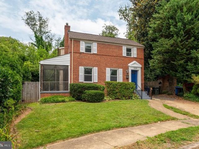 1220 N Livingston St, Arlington, VA 22205