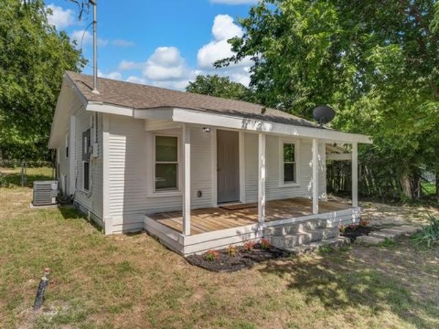 1220 N Rusk St, Weatherford, TX 76086