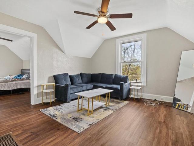 1220 N Wisconsin St, Racine, WI 53402