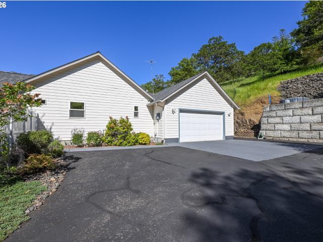 1220 ne cambrian ct