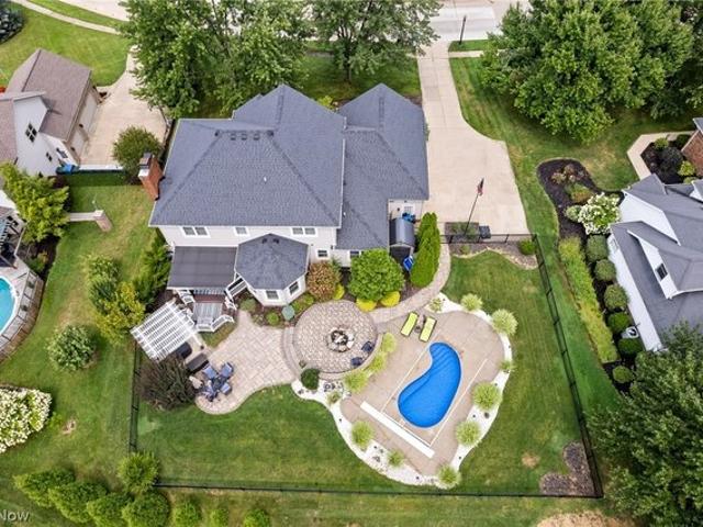 1220 Ashwood Rd, Green, OH 44312