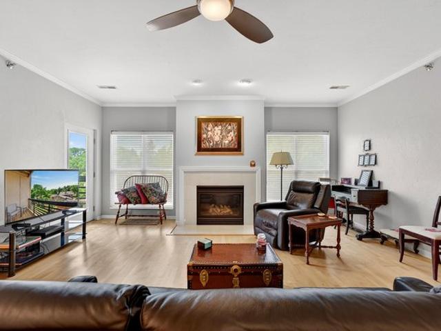 1220 E Locust St Apt 308, Milwaukee, WI 53212