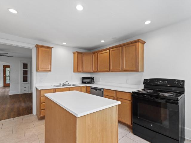 1220 E Russell Ave